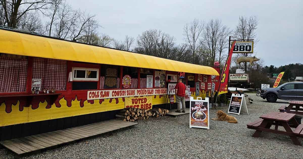 This Unassuming Michigan BBQ Joint Serves Some Of The Best Comfort Food ...