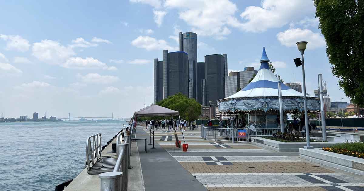The Dreamy Riverfront Park In Michigan That Was Made For Sunshine