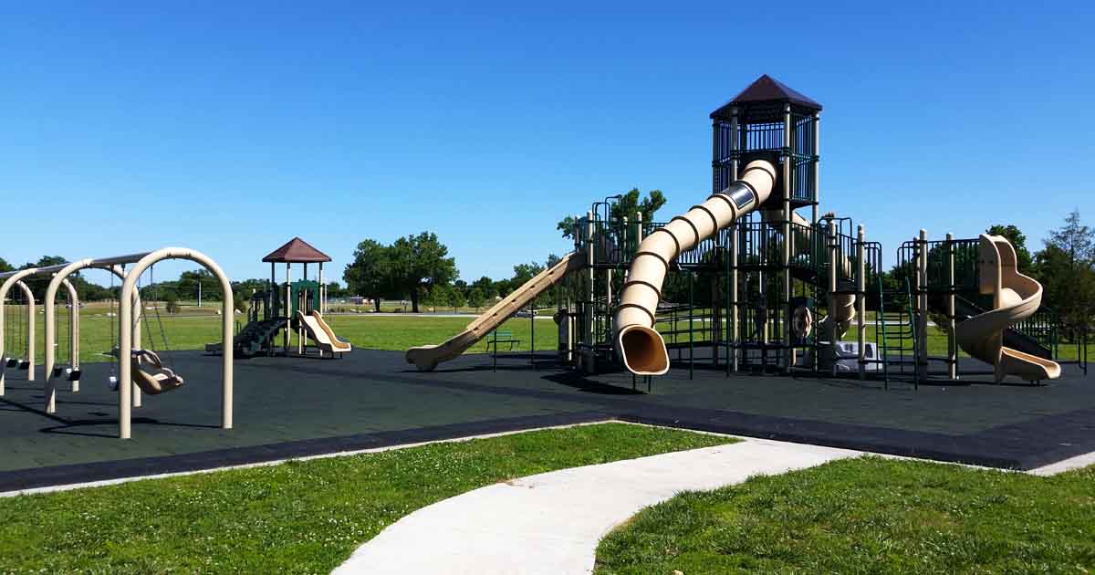This Missouri Park Has A Pond, Splash Pad, And Disc Golf All In One Spot