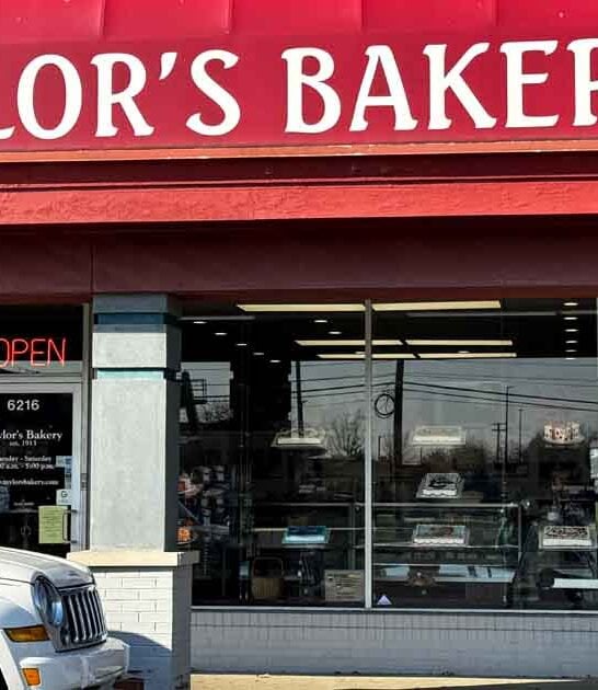 This Charming Mom-And-Pop Bakery In Indiana Has Been Perfecting Pastries For 100 Years