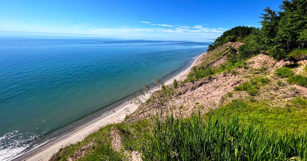 This Stunning Sand Cliff In Wisconsin Is A Hidden Gem Worth Exploring