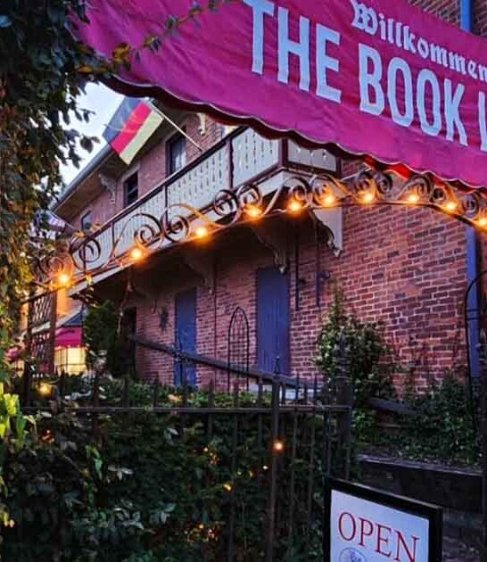 You Could Get Lost For Hours In This 32-Room Ohio Bookstore