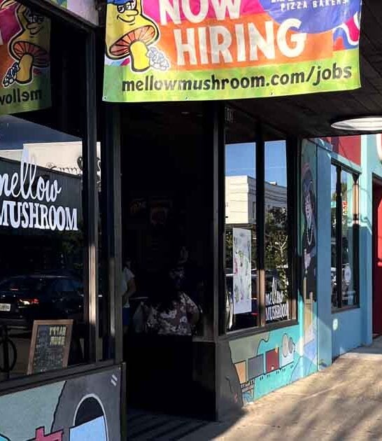 Everything About This Psychedelic Pizza Parlor In Virginia Is Absolutely Fantastic