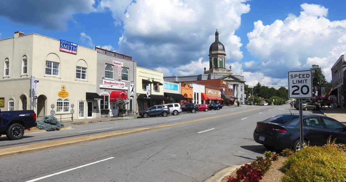 You'll Fall Head Over Heels For This Beautifully Remote North Carolina Town