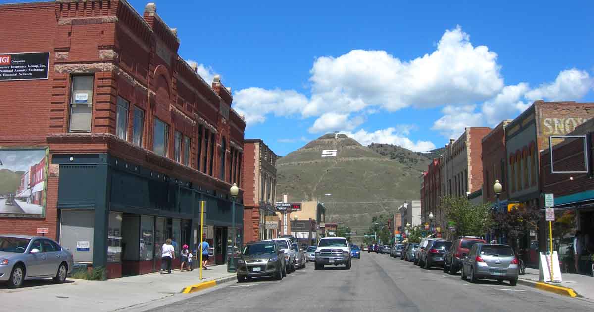 Retirees Can't Stop Raving About This Shockingly Affordable Mountain ...