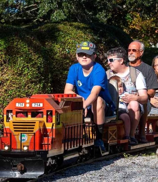 Hop Aboard This Scenic Miniature Florida Train For A One-Of-A-Kind Family Adventure
