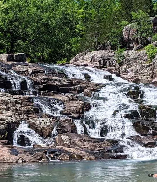 scenic missouri waterfall hole ftr