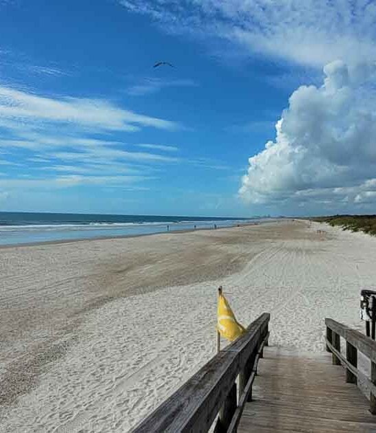 You&rsquo;d Never Guess This Secret Beach Is Hiding At The End Of A 4-Mile Florida Trail