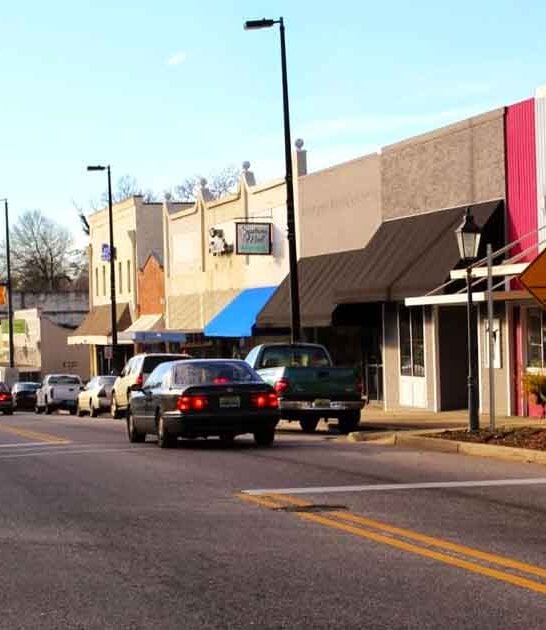 Nothing Beats The Old-Fashioned Southern Charm Of This Alabama Town