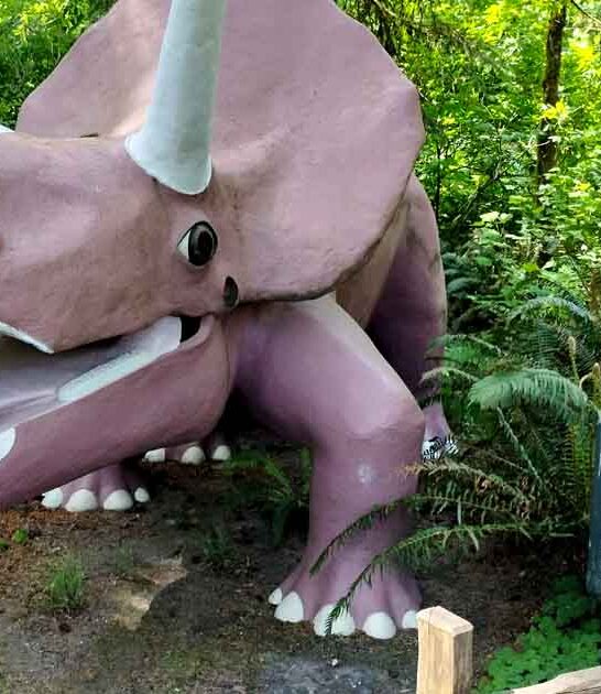 strangest dinosaur attraction oregon ftr