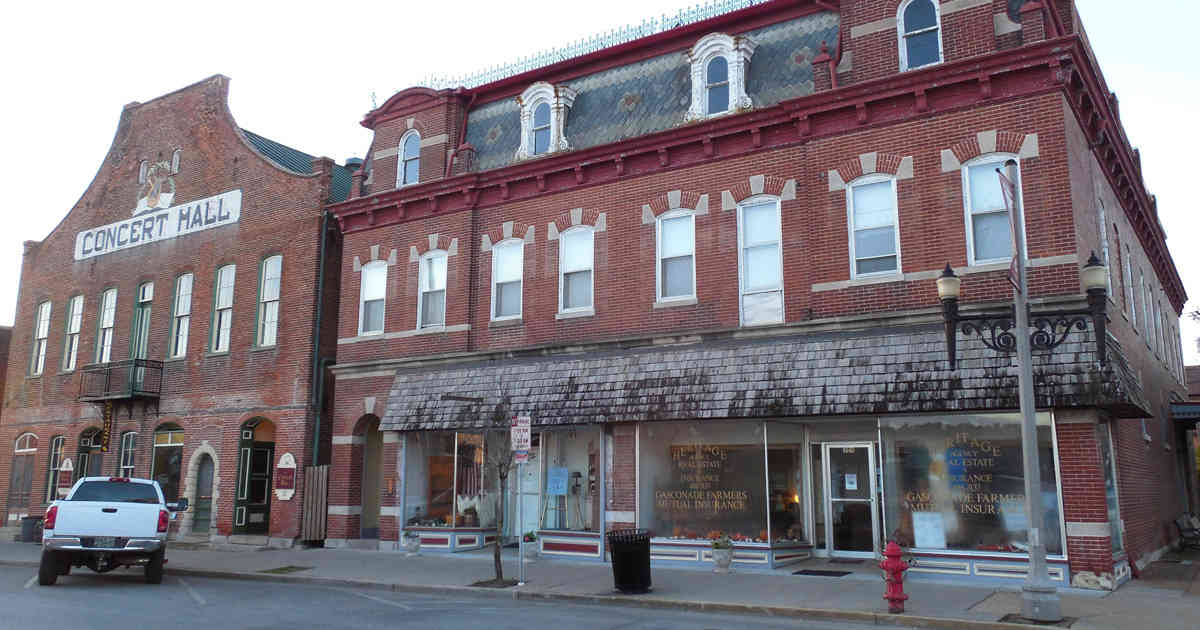 Escape To These 9 Missouri Towns To Melt Your Stress Away
