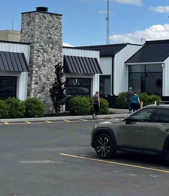 This One-Of-A-Kind Ohio Seafood Spot Is A Lake Erie Perch Lover&rsquo;s Dream