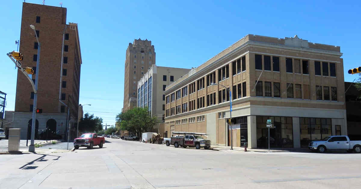 Move To This Texas City Where $1,300 A Month Covers Rent, Utilities ...