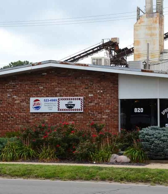 The Timeless Illinois Eatery That&rsquo;s Been A Local Favorite Since 1945
