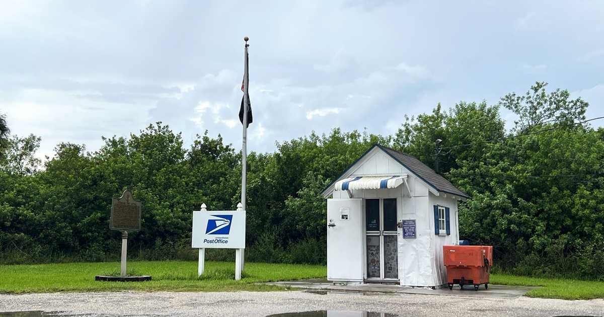 The Tiny Florida Post Office Has Been Open Since 1953 And Fits Only One ...