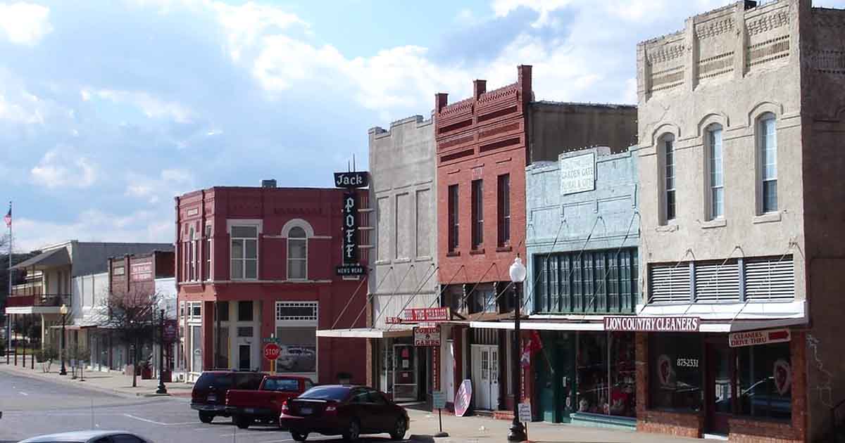 These 8 Tiny Texas Towns Are So Cool, You'll Wonder How You Never Knew ...