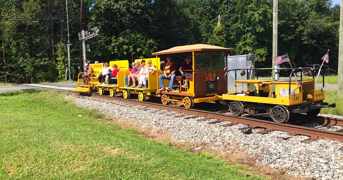 Take This Open-Air Train Ride In Virginia For An Unforgettable Family ...