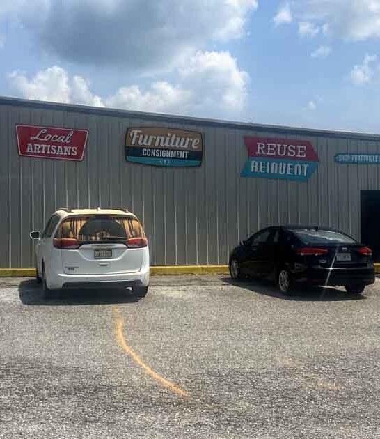 You Could Spend Hours Wandering Through This Enormous Antique Mall In Alabama