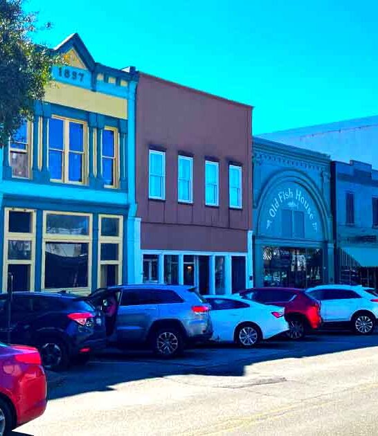 This Charming Small Town In South Carolina Is So Picturesque, It Looks Like A Living Postcard