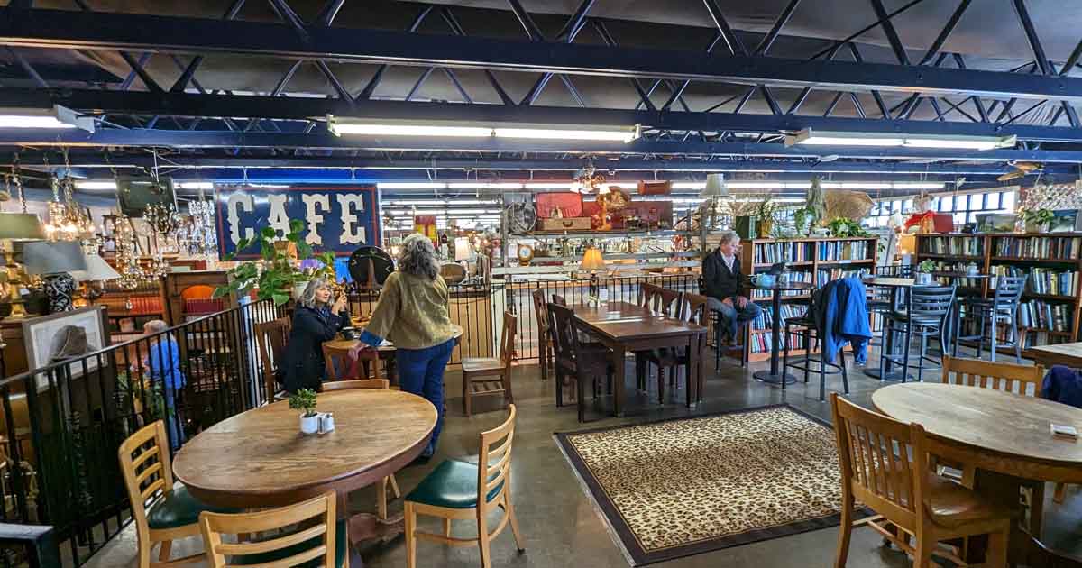 The Antique Mall Of Your Dreams Actually Exists And It's Right Here In ...