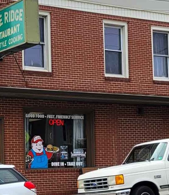 Everyone In Virginia Should Try The Phenomenal Breakfast At This Classic Little Diner
