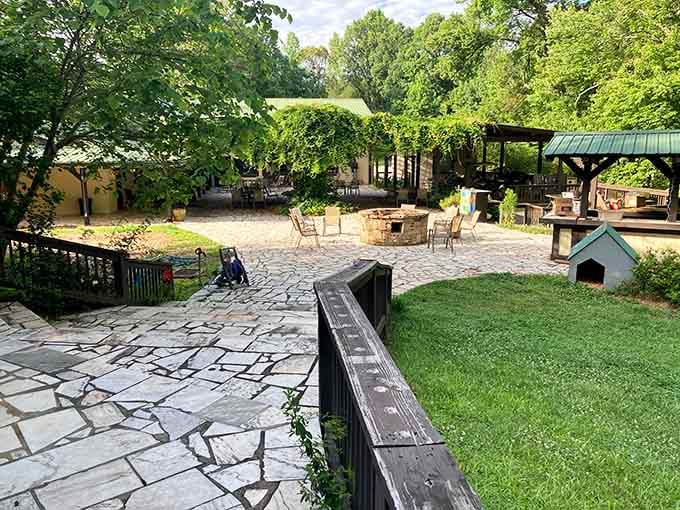Stone pathways, fire pits, and fresh air: this courtyard is where your stress officially hands in its resignation.