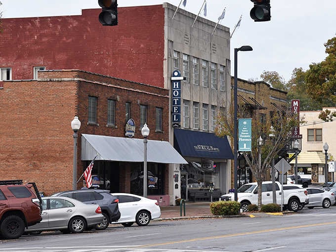Florence, Alabama: where everyday streets prove that the good life doesn't require a big-city price tag.