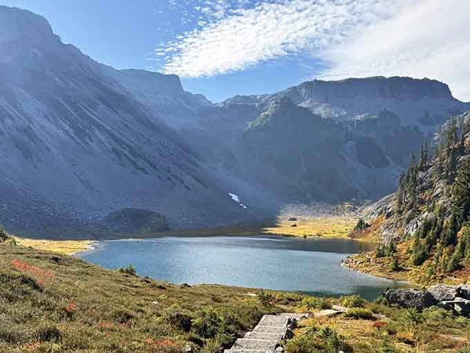 This is what happens when nature decides to show off, Upper Bagley Lake sitting pretty beneath those ancient, rocky peaks.