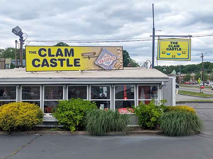 That bright yellow sign isn't subtle, and neither is the seafood. Donahue's Clam Castle means business.