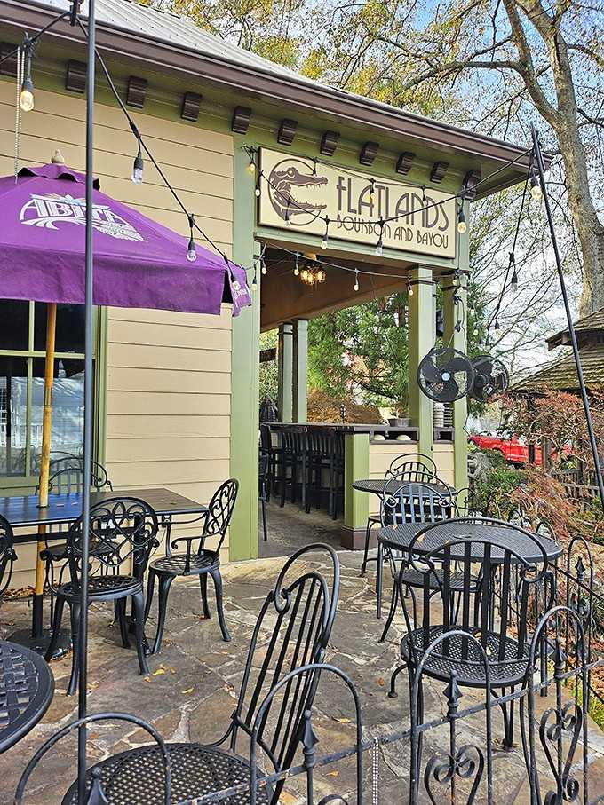 That charming cottage exterior hides some serious Louisiana cooking talent, and your GPS isn't playing tricks on you.