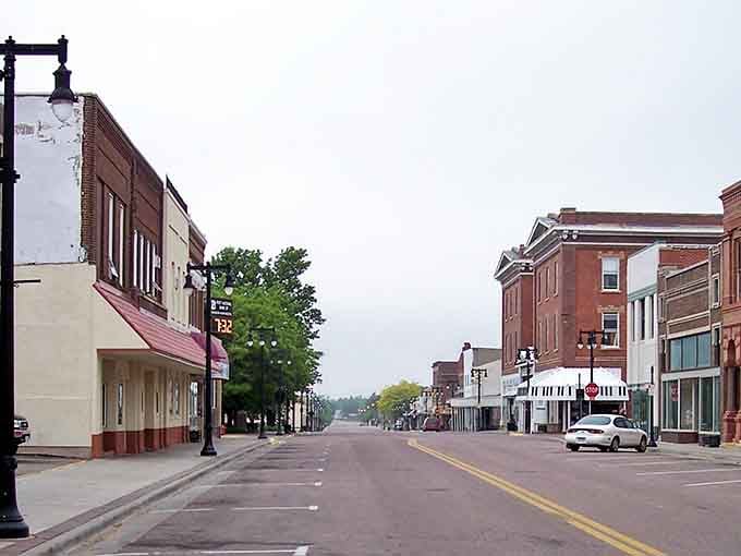 Downtown Worthington, where the streets are wide, the buildings mean business, and parking won't cost you your dignity.