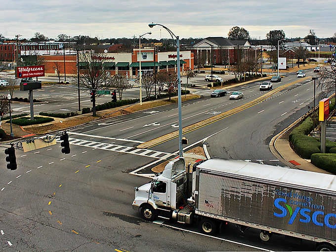 Florence, Alabama: where everyday streets prove that the good life doesn't require a big-city price tag.