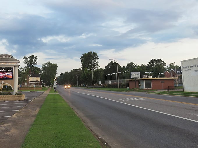 Main streets that don't require a GPS degree to navigate successfully through town.