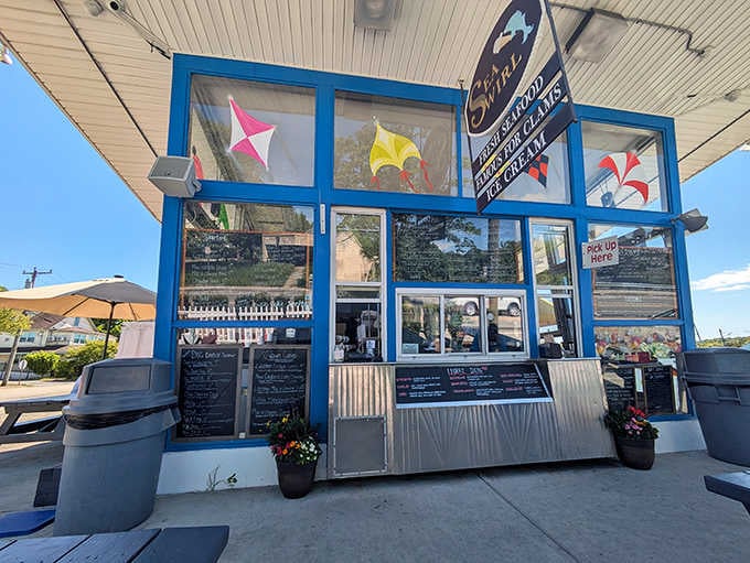 That blue exterior isn't just a paint job; it's a beacon calling hungry seafood lovers home.