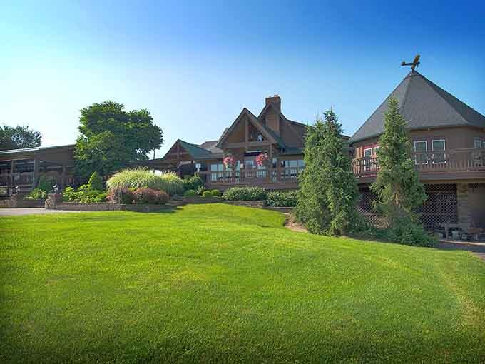 Rolling green lawns and lodge-style charm. Debonné Vineyards looks exactly like a deep breath feels.
