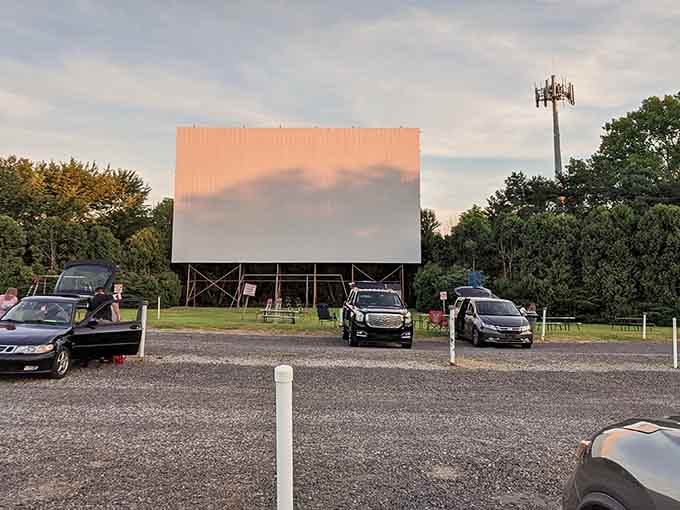 Defiance Drive In This Classic Ohio Drive-In Theater Still Shows 2 First-Run Movies For ...