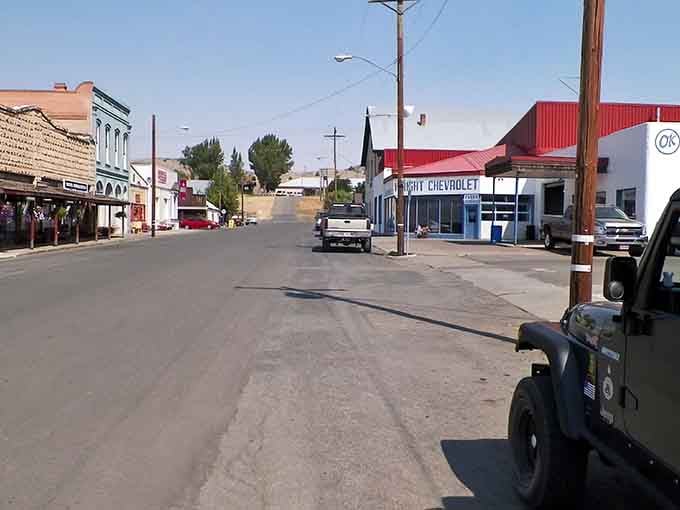 Madras's main street proves that small-town Oregon still knows how to keep things real and unhurried.