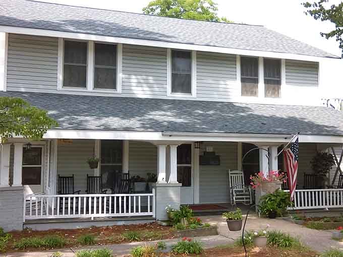 Rocking chairs, hanging flowers, and an American flag. Julia's Talley House looks exactly like Sunday lunch should feel.