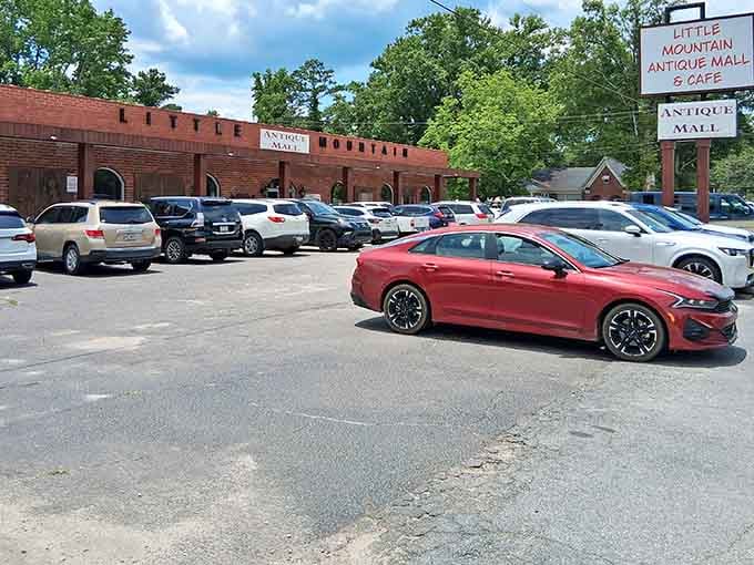 A packed parking lot in Little Mountain, South Carolina tells you everything you need to know before you even walk in.