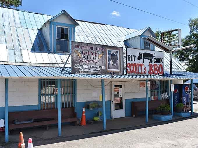 That blue-trimmed exterior isn't fancy, but neither is a Michelin star compared to this smoke-kissed legend.