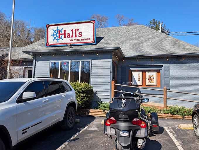 That unassuming gray exterior hides some of the best shrimp and grits you'll ever taste in Kentucky.