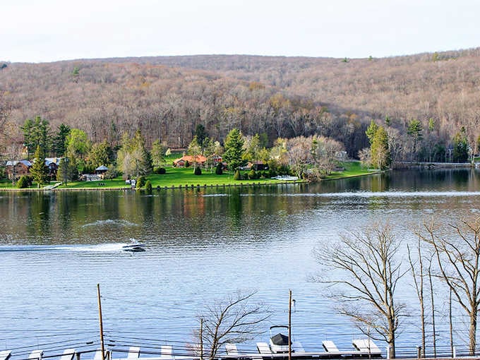 That glassy water and those rolling hills aren't a screensaver. They're waiting for you in Maryland.