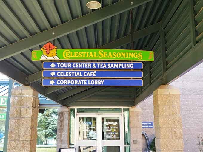 Tour center, tea sampling, and a caf&eacute; all under one roof, basically a full afternoon mapped out in one helpful sign.