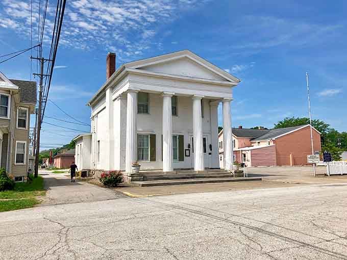 Greek Revival architecture this handsome deserves better than being ignored on your way to somewhere supposedly more important.
