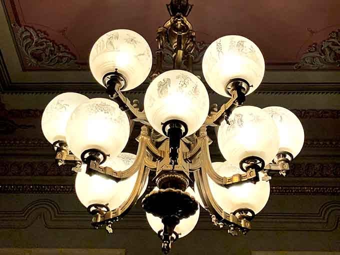 This chandelier didn't come to play. It came to absolutely dazzle every single person beneath it.