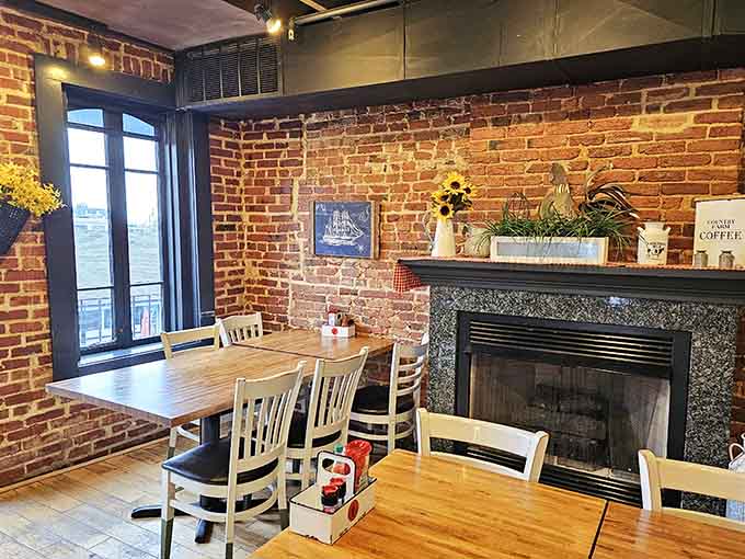 That fireplace adds warmth and charm, making this spot perfect for cozy winter mornings with oversized portions.