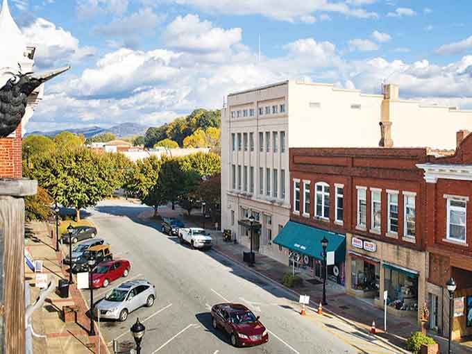 When the mountains peek over the rooftops, even a quick errand through downtown starts feeling like a scenic detour worth taking.