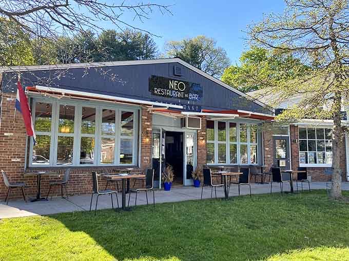 NEO Restaurant and Bar: a fresh, inviting spot where good food meets a genuinely relaxed atmosphere.