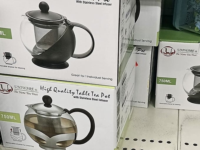 A proper glass teapot with a stainless steel infuser, boxed and ready, because your afternoon tea deserves a little ceremony.