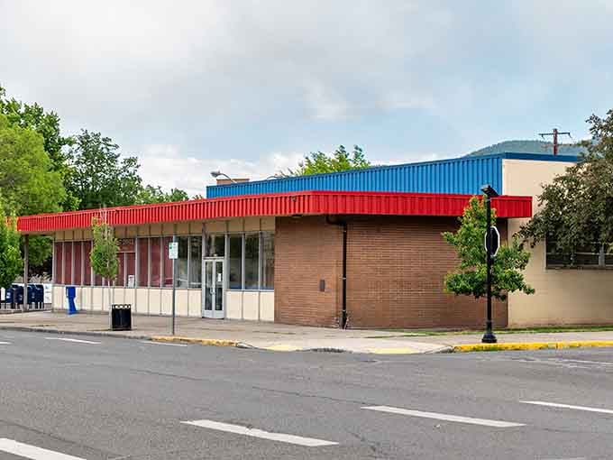 Even La Grande's post office has that sturdy, dependable character that the whole town seems to share.